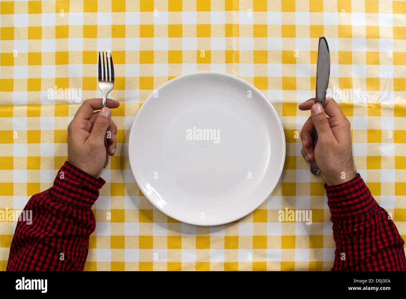 Empty plate table hi-res stock photography and images - Alamy