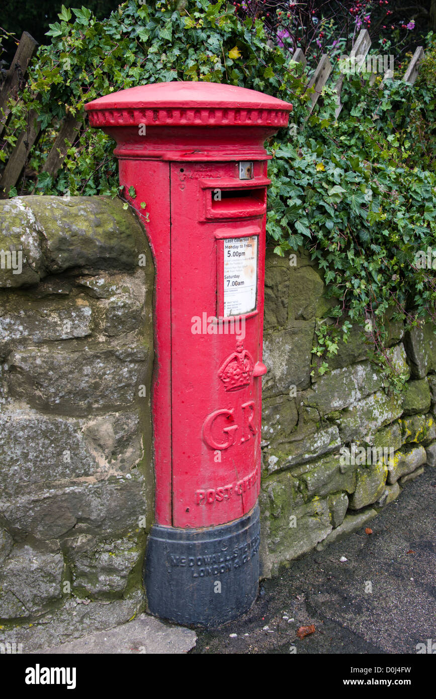 Red post box gpo High Resolution Stock Photography and Images - Alamy