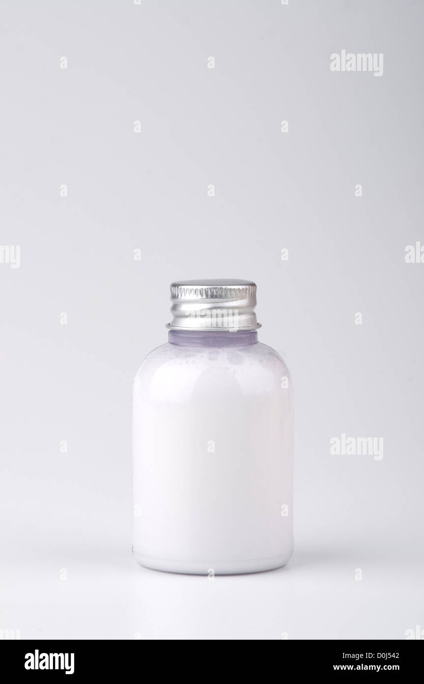 Mini shampoo bottle hi-res stock photography and images - Alamy