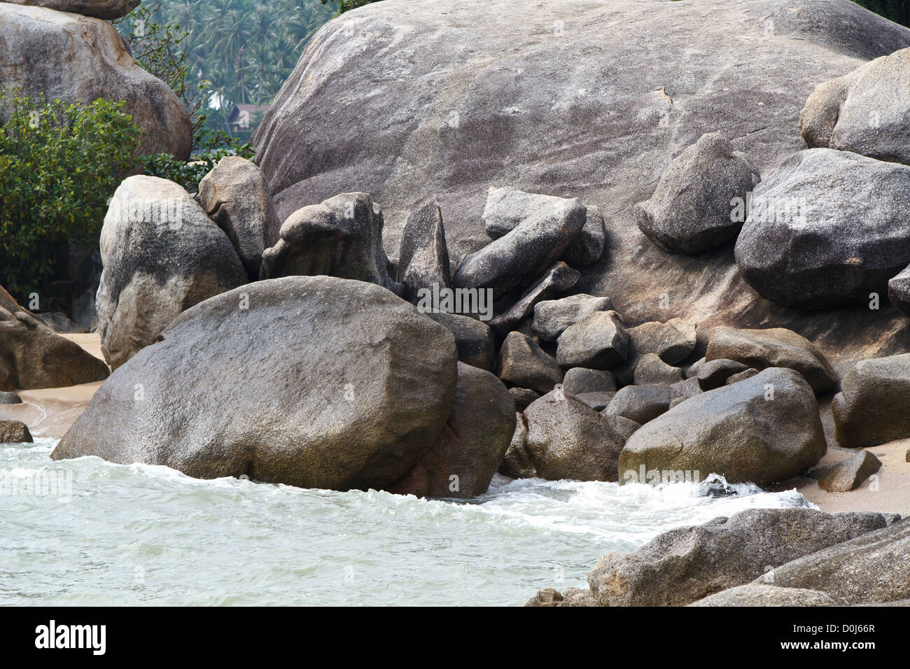 Rocks in the Ocean on Lamai Beach on Ko Samui, Thailand Stock Photo - Alamy