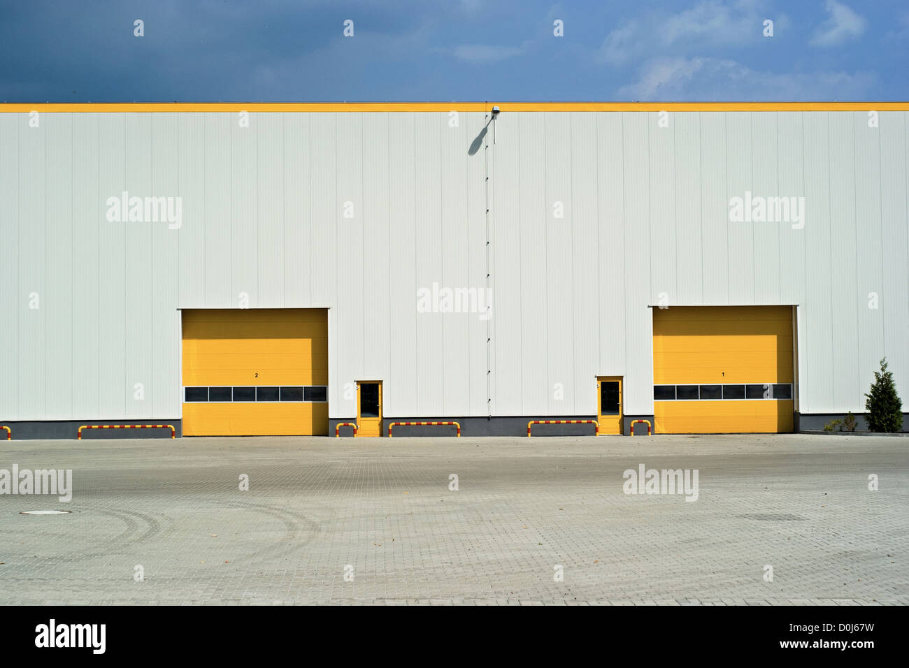 Big yellow doors hi-res stock photography and images - Alamy