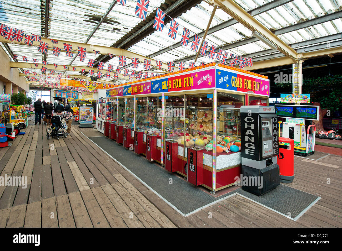 Amusement arcade on clacton pier hi-res stock photography and images ...
