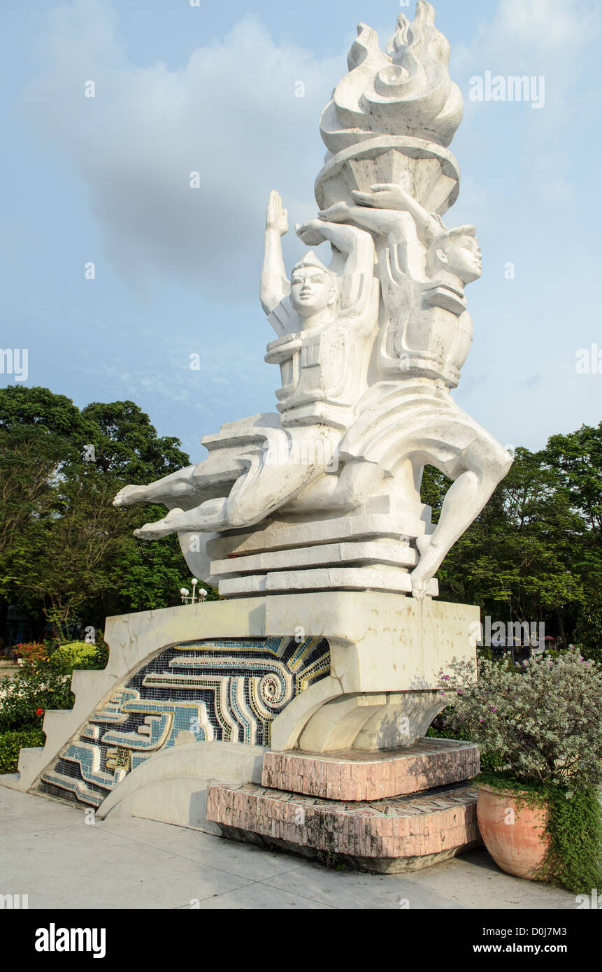 Saigon statue sculpture hi-res stock photography and images - Alamy