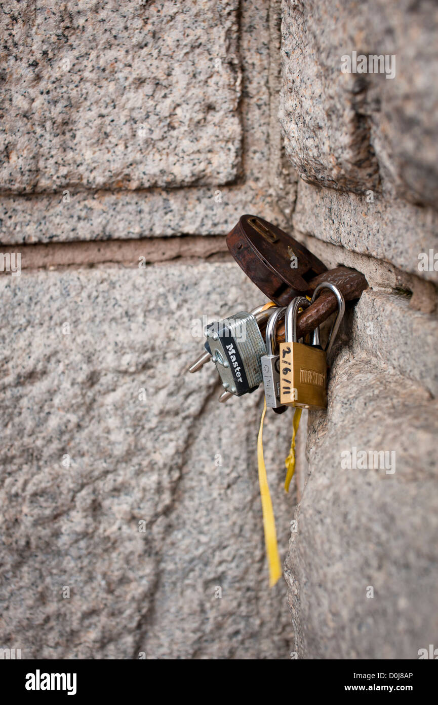 Bridge locks hi-res stock photography and images - Alamy