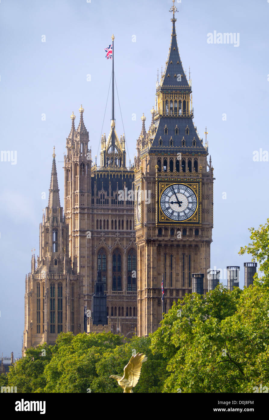 Big Ben and Victoria Tower at the Palace of Westminster in London Stock ...