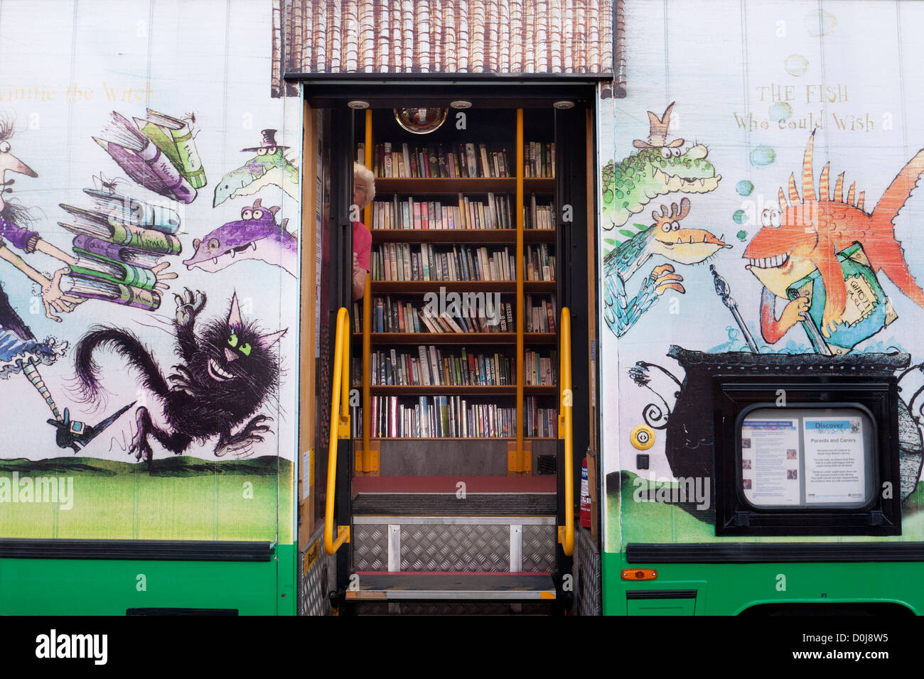 Old lady peeking hi-res stock photography and images - Alamy