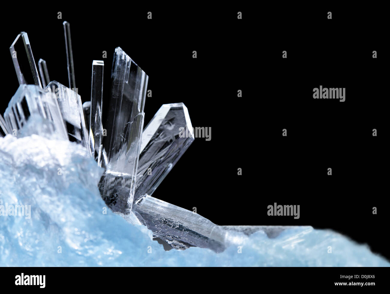 Icy snow crystals hi-res stock photography and images - Alamy