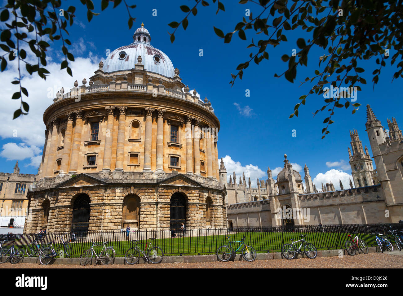 Radcliffe Square in Oxford on a summer afternoon Stock Photo - Alamy
