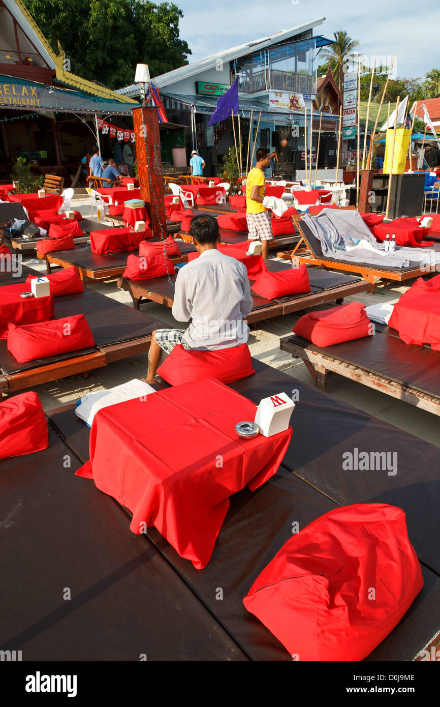 Scenery at a Beach Bar on Chaweng Beach on Ko Samui, Thailand Stock ...