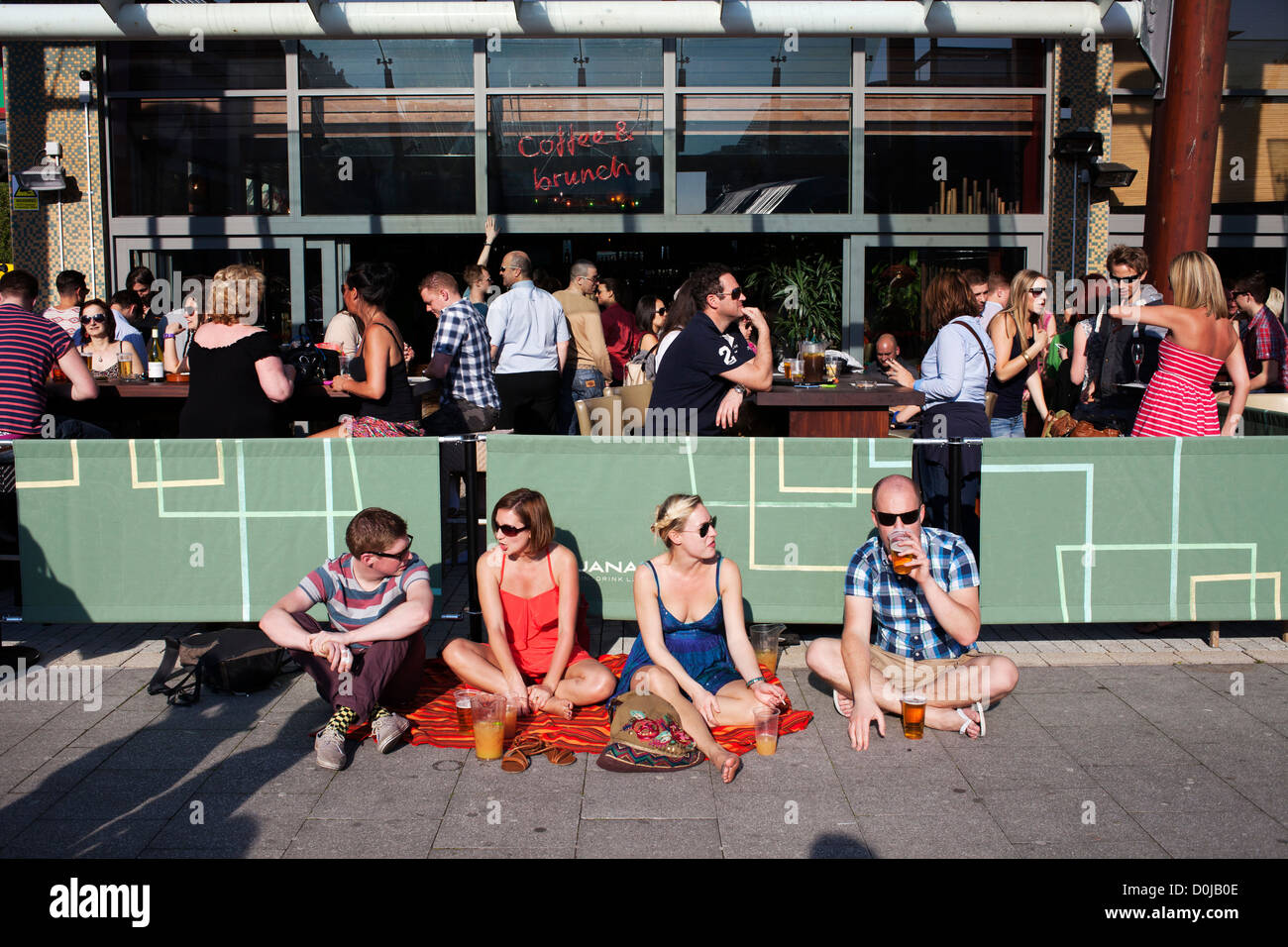 Bristol harbourside drinks hi-res stock photography and images - Alamy