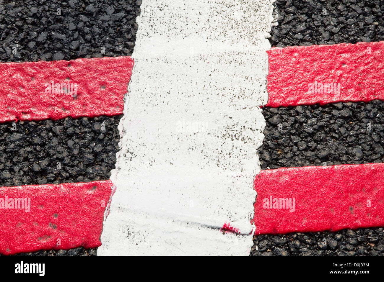 White lines on uk road hi-res stock photography and images - Alamy