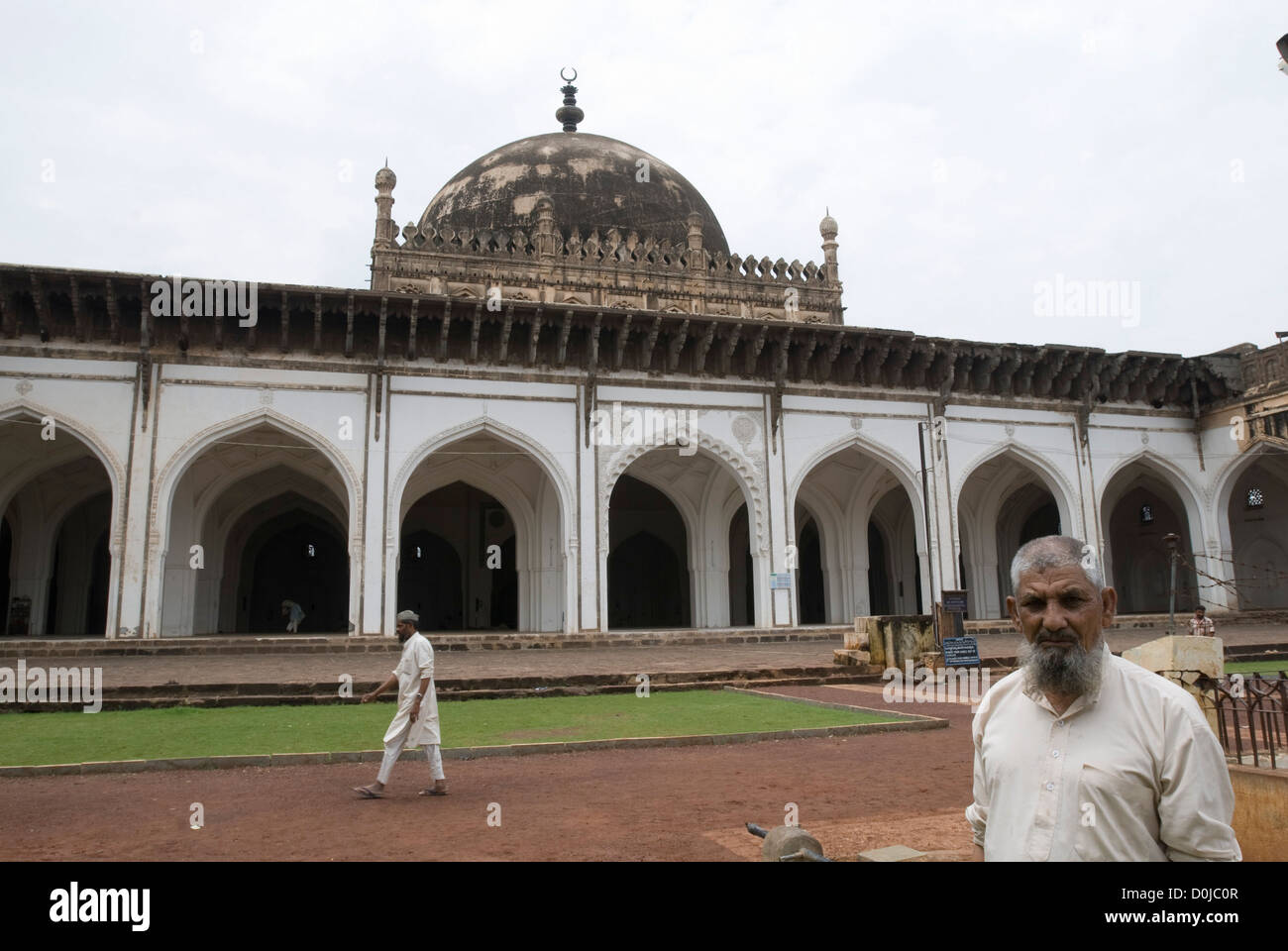 The Jamia Masjid in Bijapur, Karnataka,India Stock Photo - Alamy