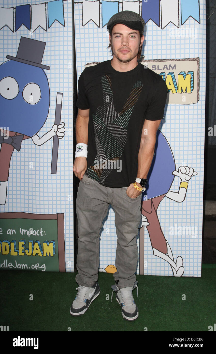 Josh Henderson The 2010 'Ultimate Slam PaddleJam' Celebrity Ping Pong ...