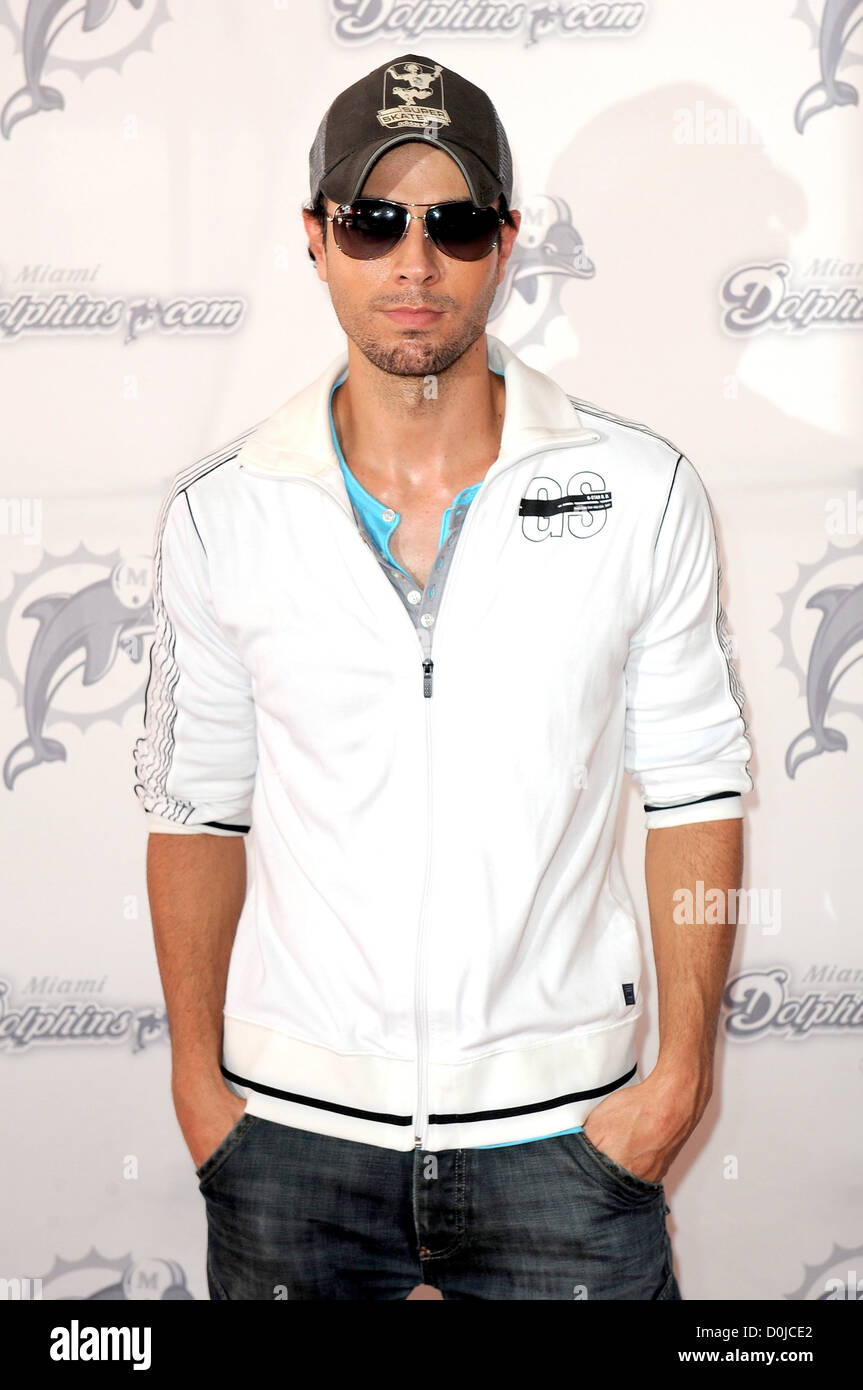 Enrique Iglesias arrives at the Sun Life Stadium for the Miami Dolphins ...