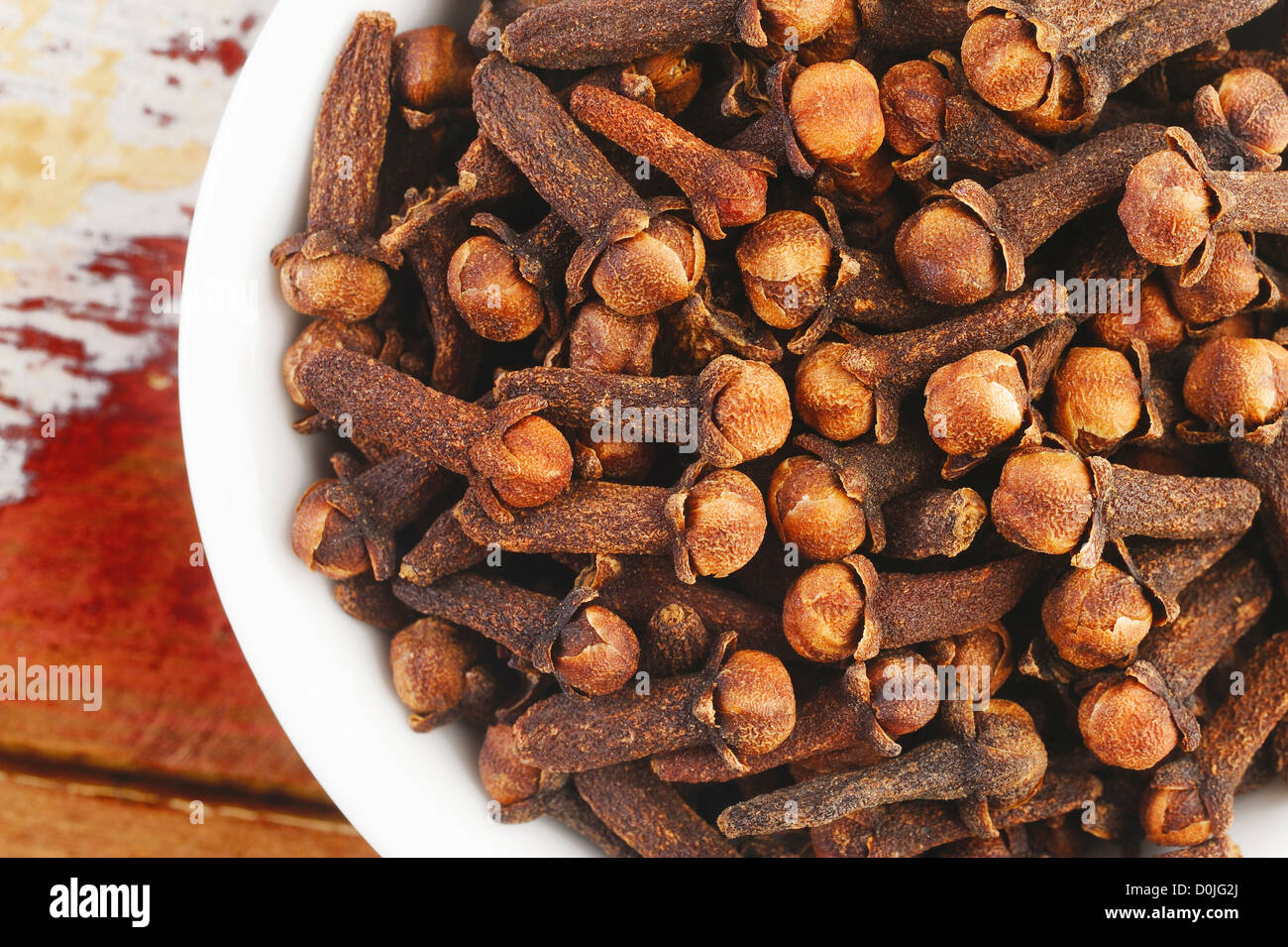 cloves in white dish Stock Photo - Alamy