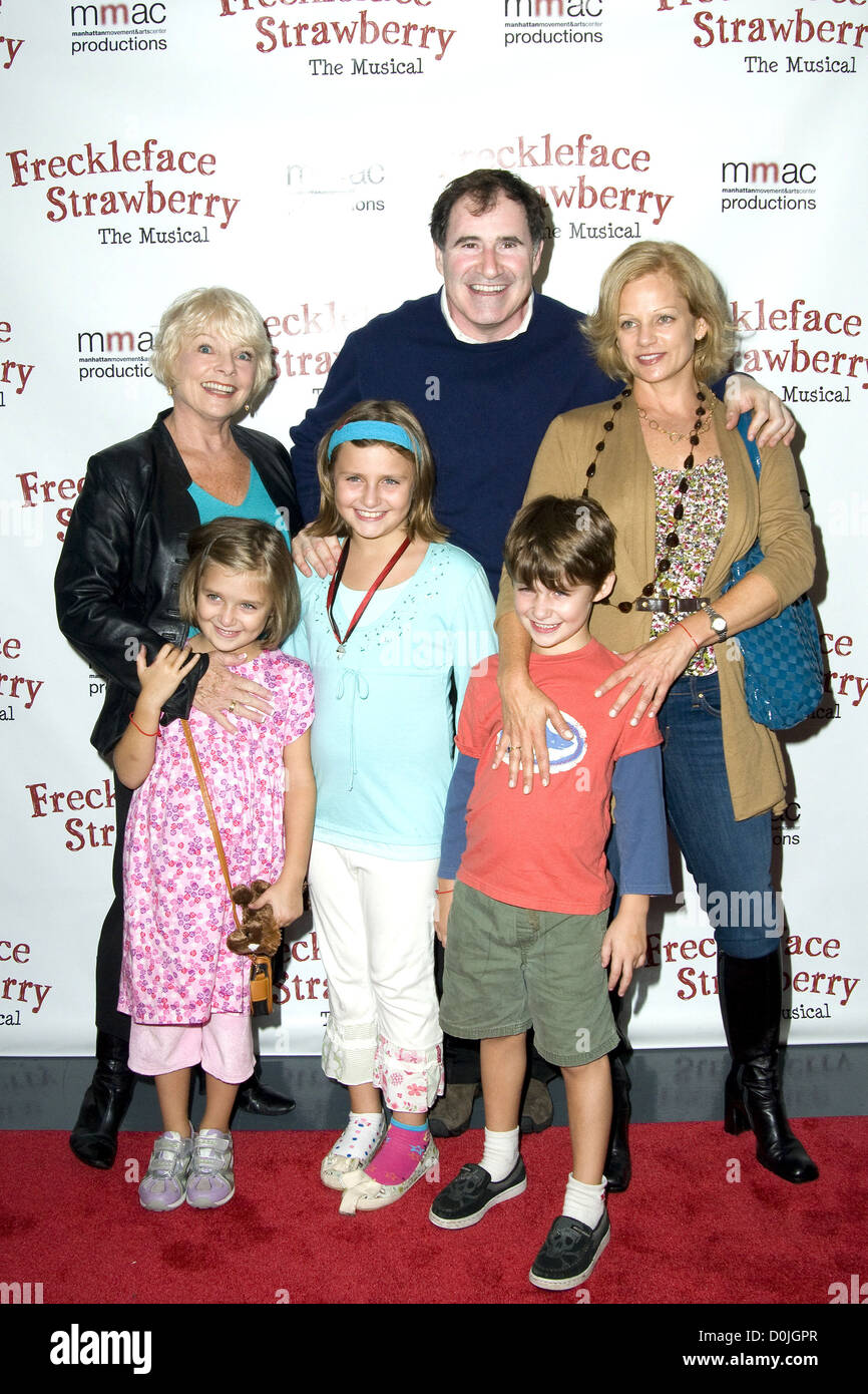 Richard kind and family hi-res stock photography and images - Alamy