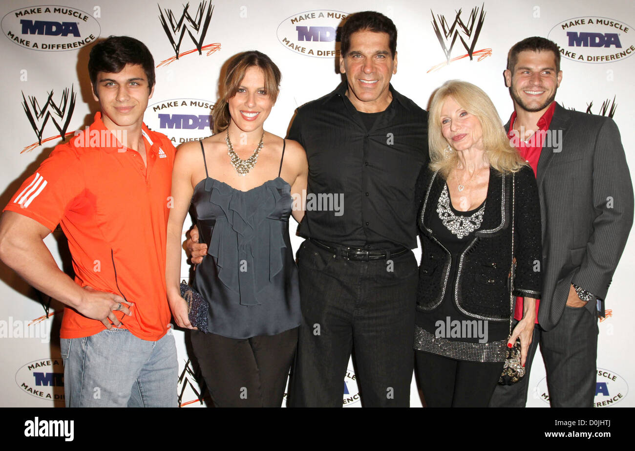 Lou Ferrigno and family WWE and the Muscular Dystrophy Association (MDA ...
