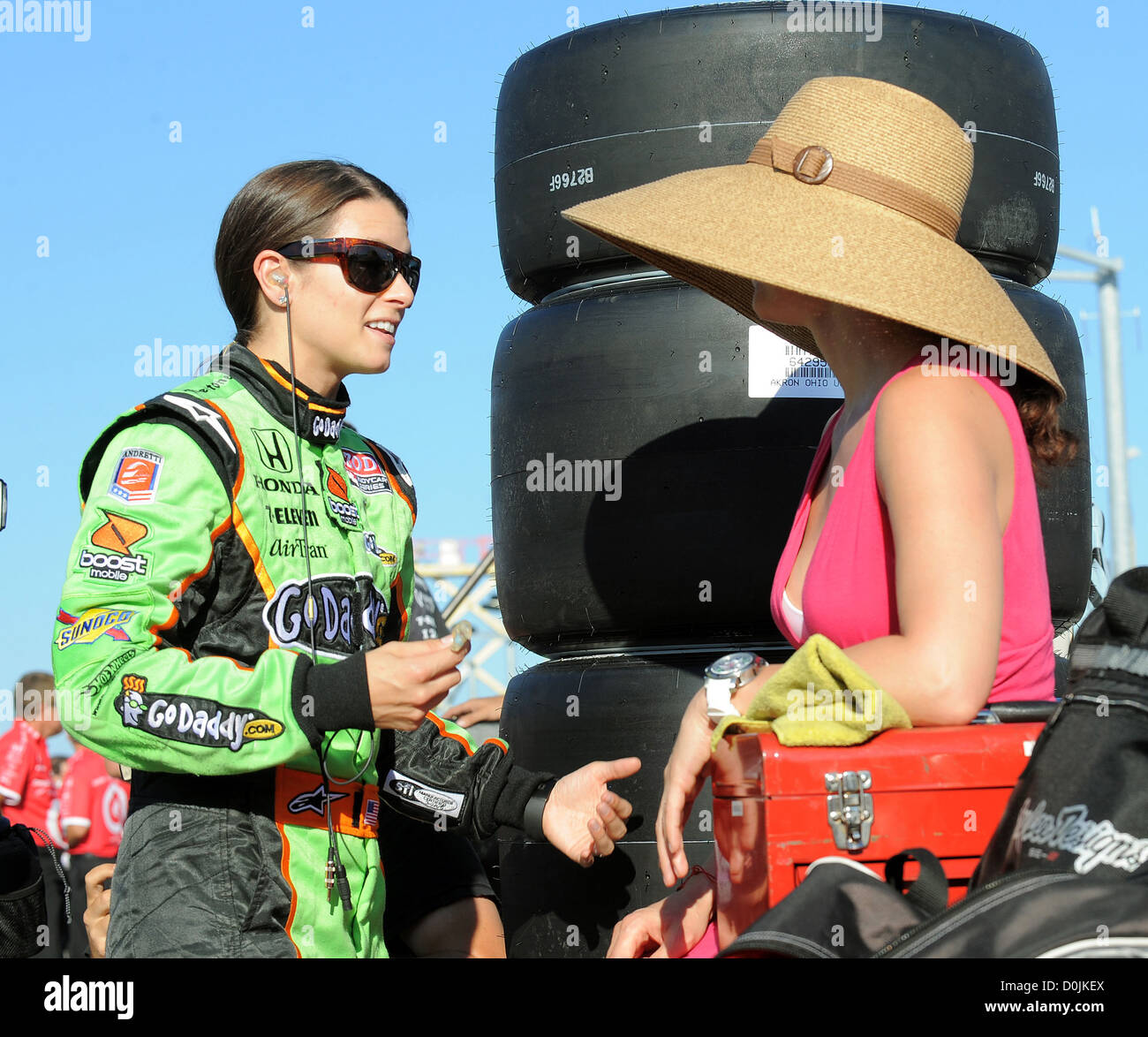 Danica Patrick And Ashley Judd Indycar Series Cafes Do Brasil Indy 300