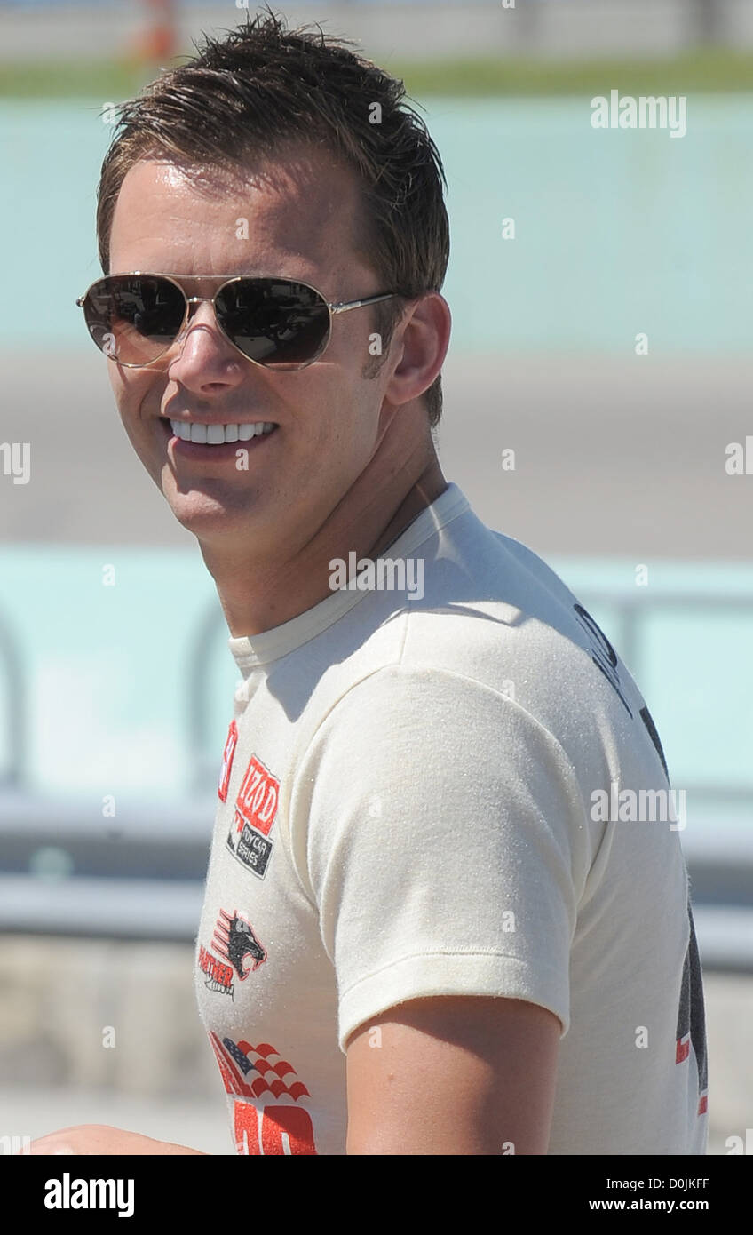 Dan Wheldon IndyCar Series Cafes do Brasil Indy 300 at Homestead-Miami ...
