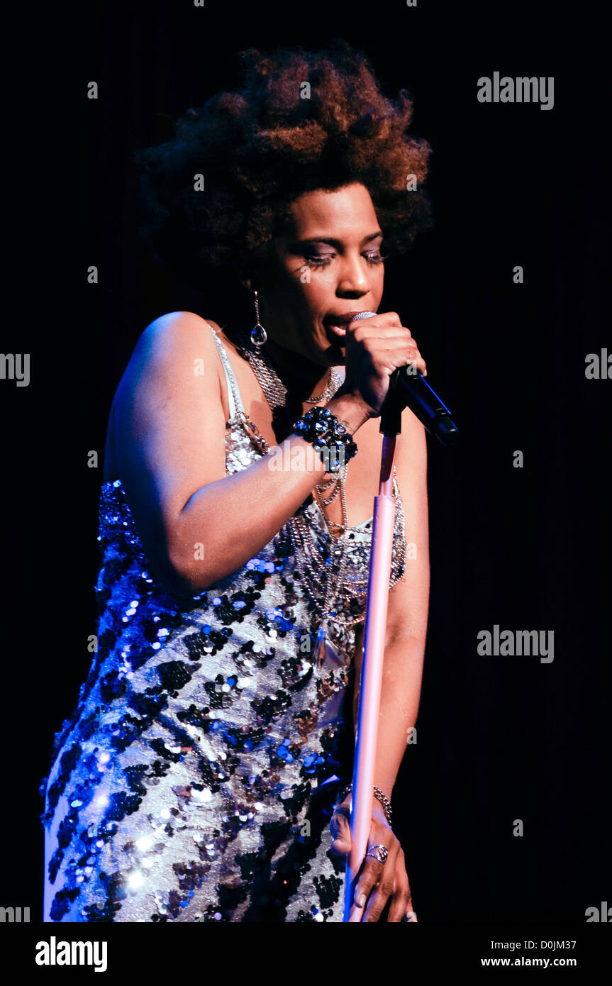Macy Gray performs live at Macy's Glamorama 2010 at the Chicago Theatre ...
