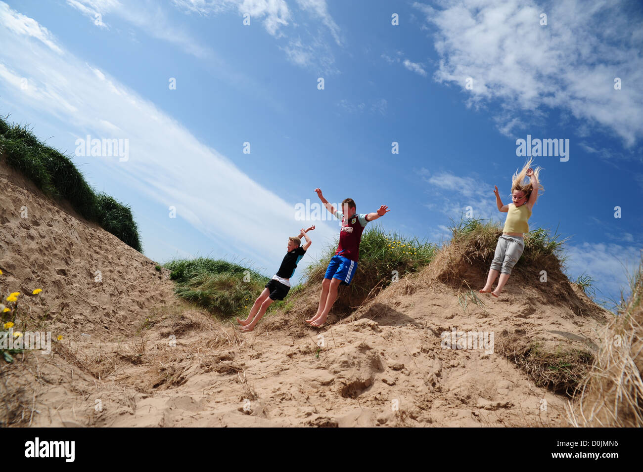 Kids jumping high in the air hi-res stock photography and images - Alamy