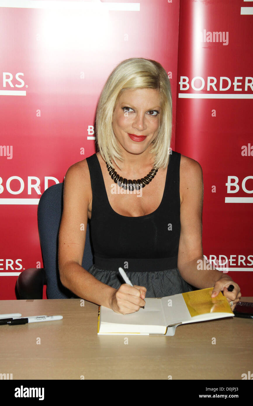 Tori Spelling signs copies of her book 'Uncharted Territori' at Borders ...