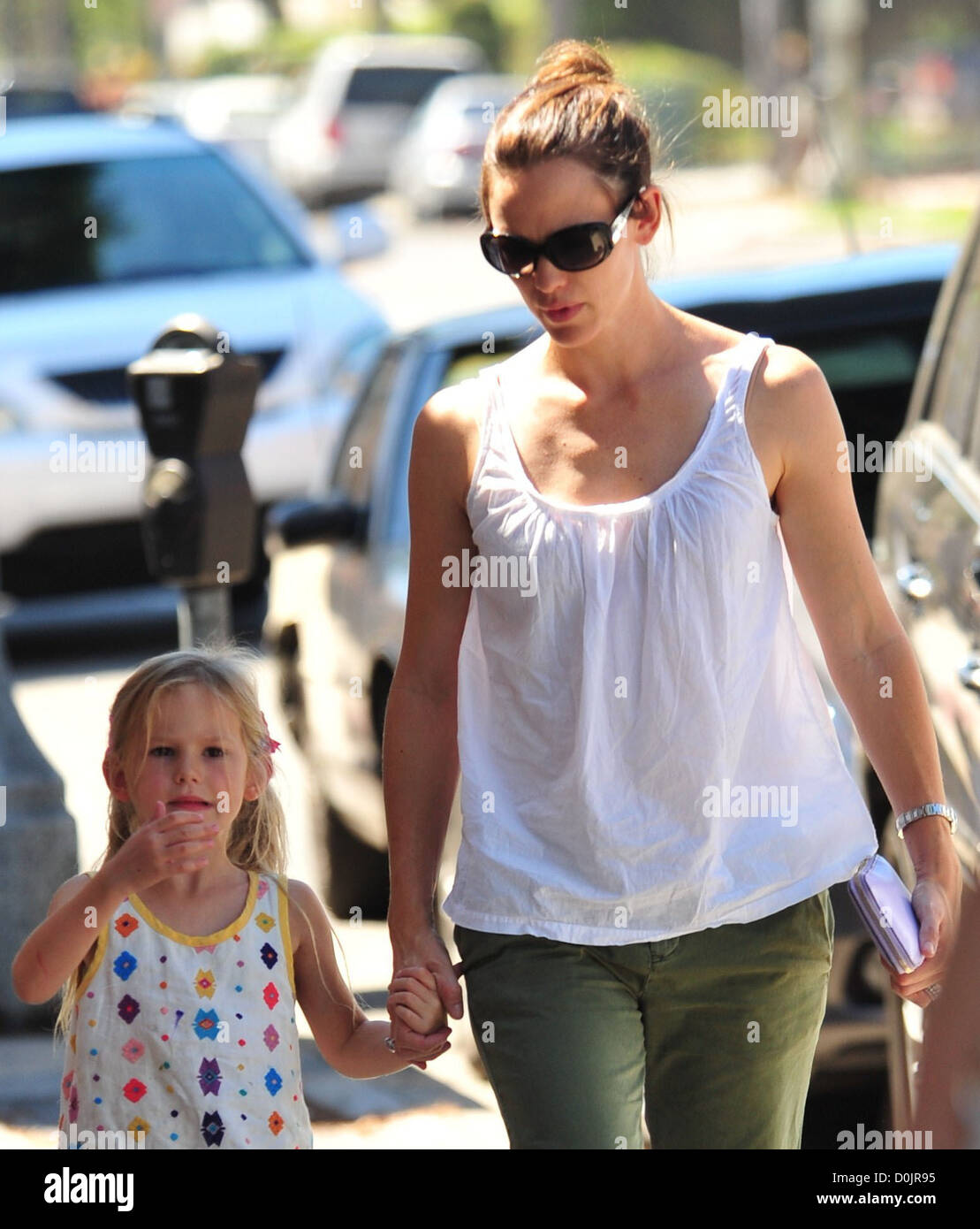 Jennifer Garner and Violet Affleck heading out to buy frozen yoghurt ...