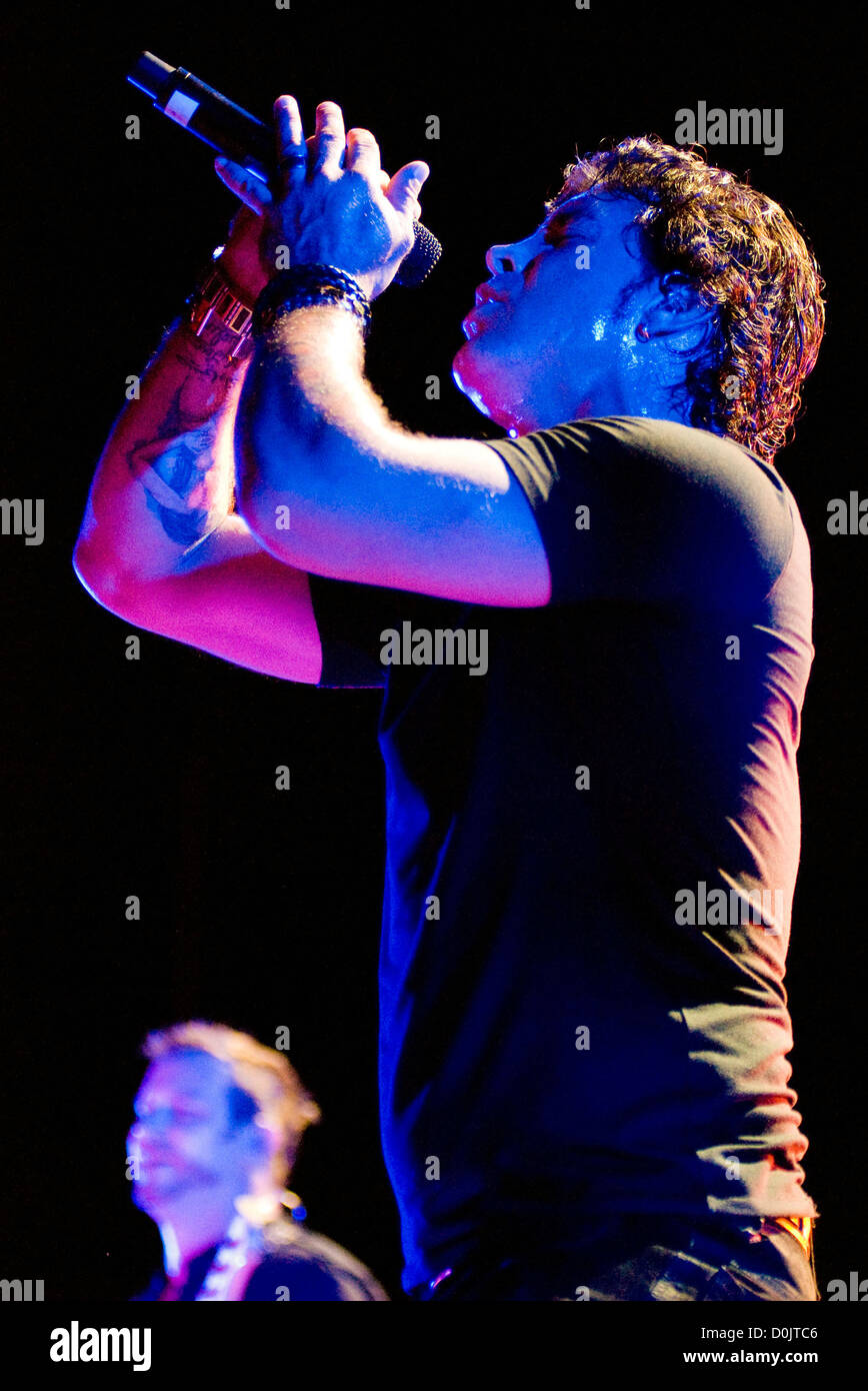 Creed performing at Tinley Park on 'The 20-10 Tour' Chicago, Illiis ...