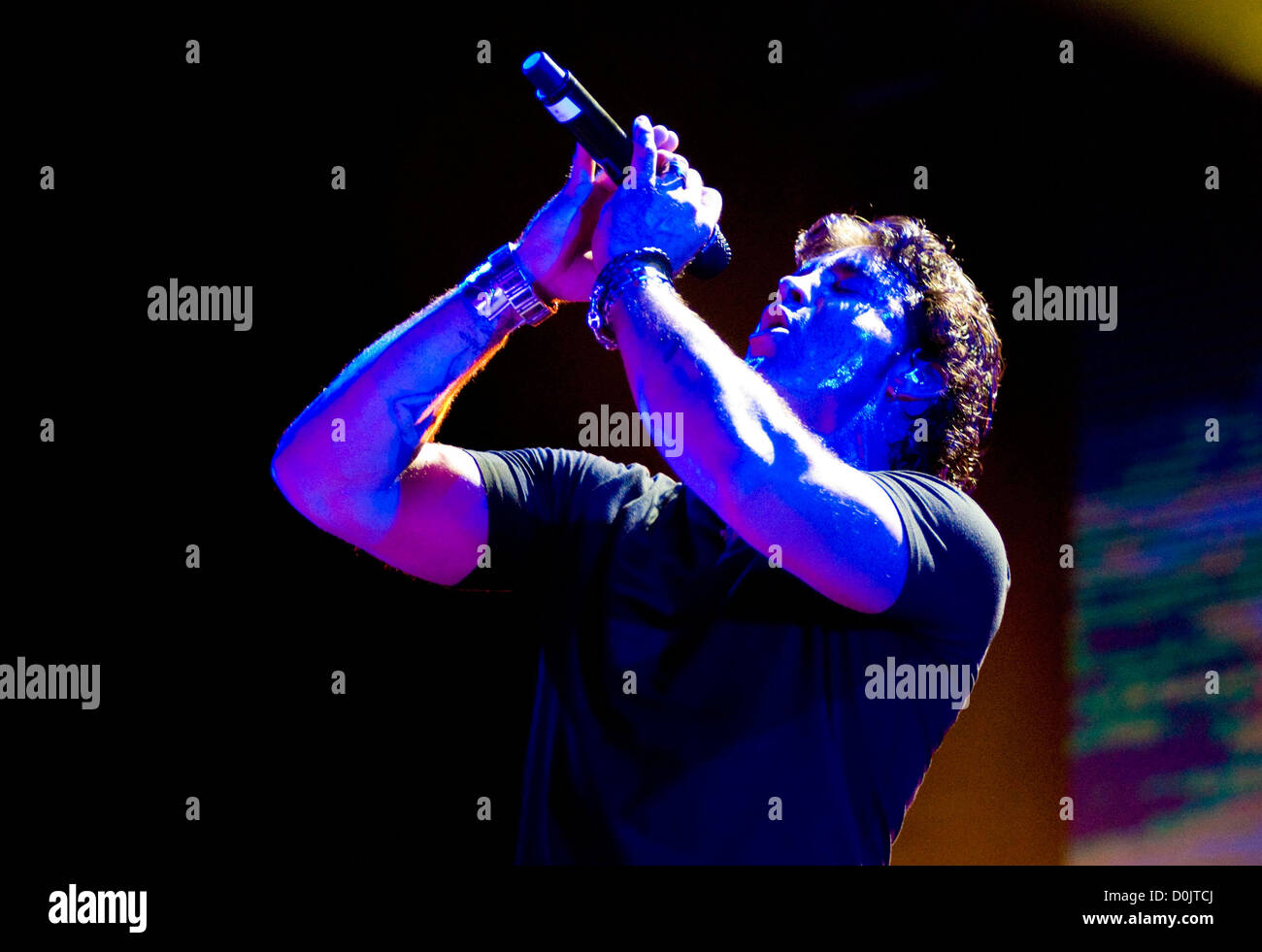 Creed performing at Tinley Park on 'The 20-10 Tour' Chicago, Illinois ...