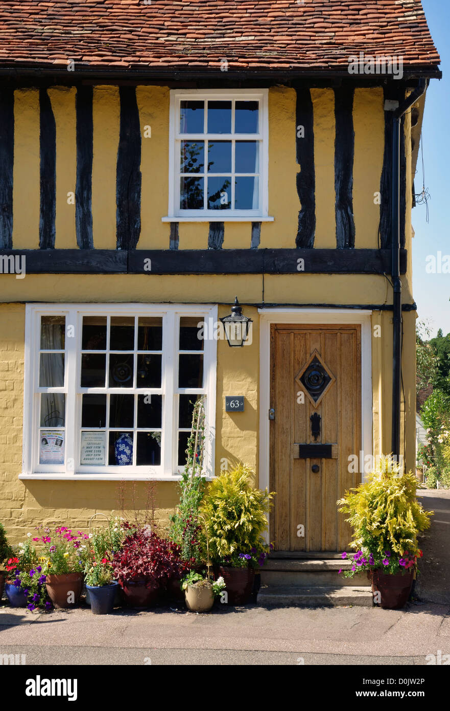 Exterior tudor timber framed house hi-res stock photography and images ...