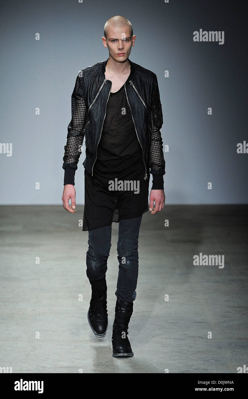 Model Paris Fashion Week Ready to Wear Spring/Summer 2011 - 'Nicolas ...
