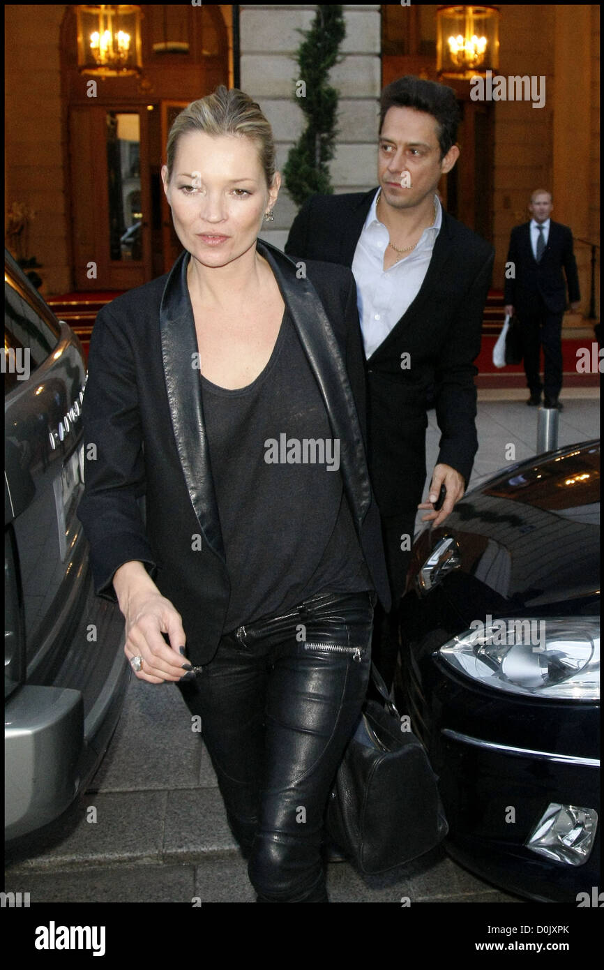 Kate Moss and Jamie Hince leaving the The Ritz Plaza Hotel during Paris ...