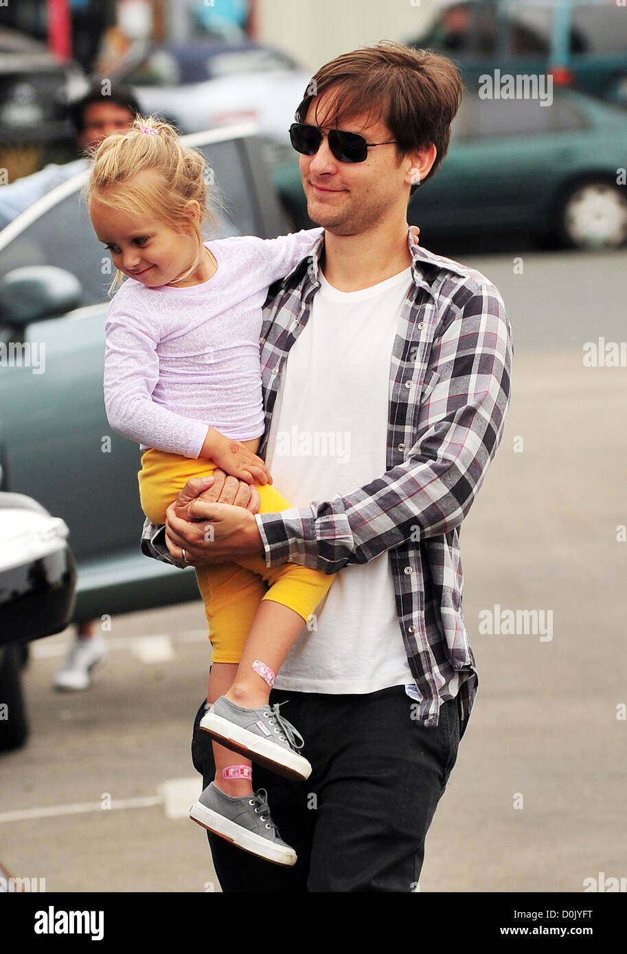 Tobey Maguire and his daughter Ruby Maguire make their way back to ...