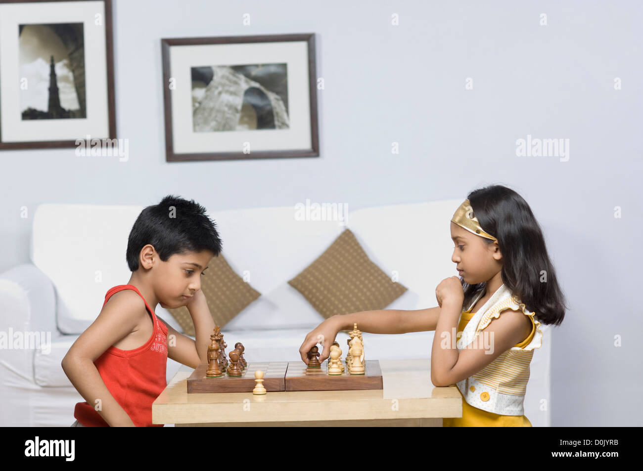 Indian kids playing chess hi-res stock photography and images - Alamy