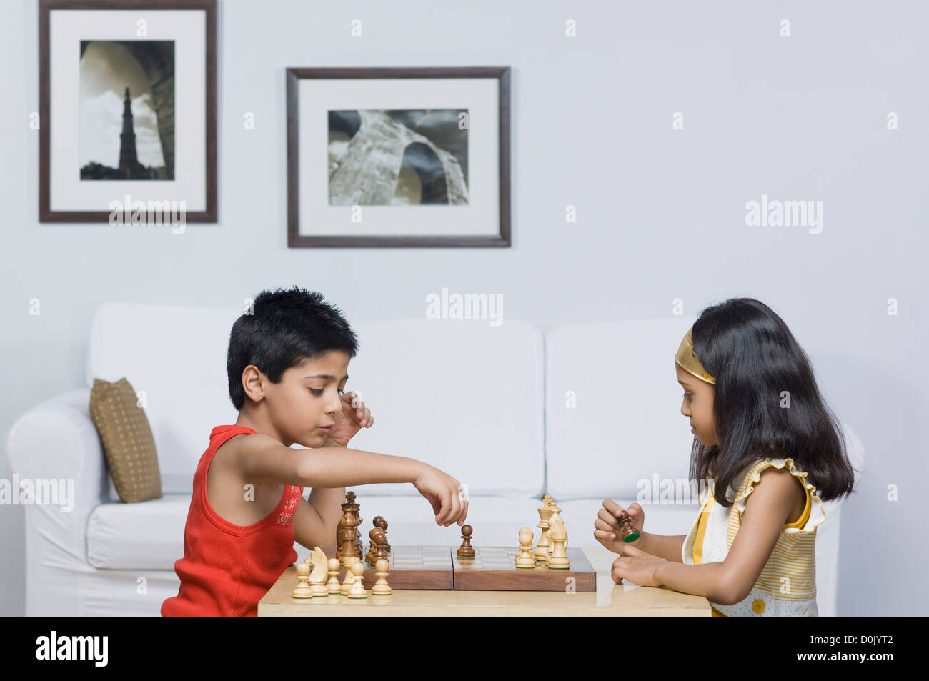 Indian kids playing chess hi-res stock photography and images - Alamy