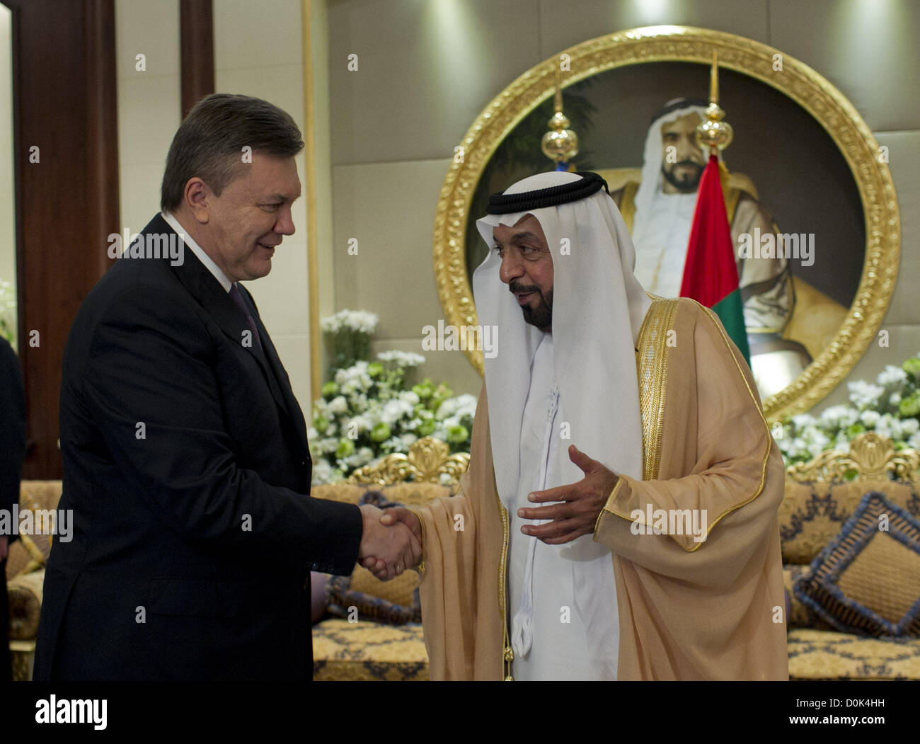 Sheikh sultan bin khalifa bin hi-res stock photography and images - Alamy