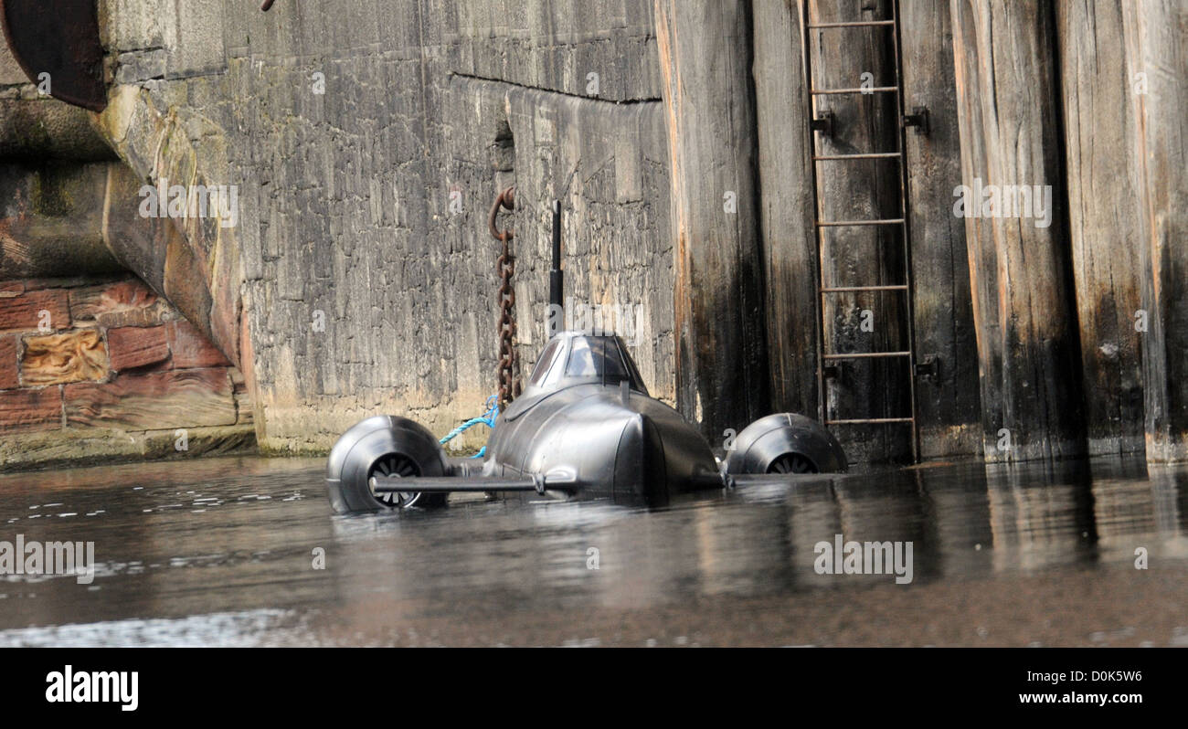 Filming of a submarine for 'Captain America: The First Avenger' on ...