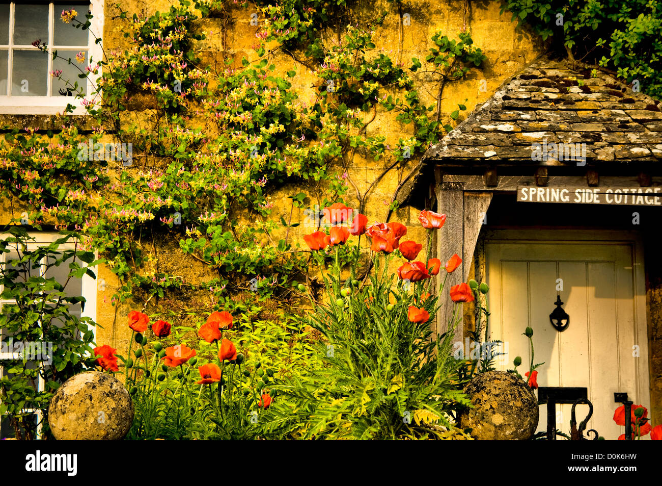 Typical cotswold cottages hi-res stock photography and images - Alamy