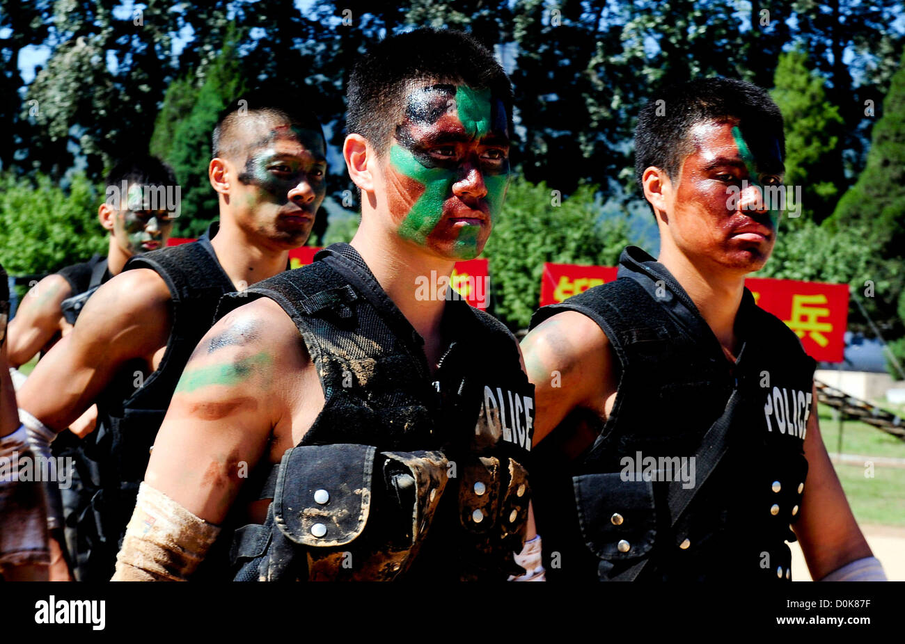 CHINA SWAT TEAM: IT'S ALL ABOUT THE COMBATANTS! A terrorist is about to ...