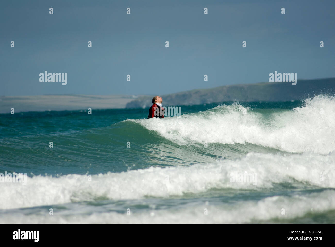 Riding a wave hi-res stock photography and images - Alamy