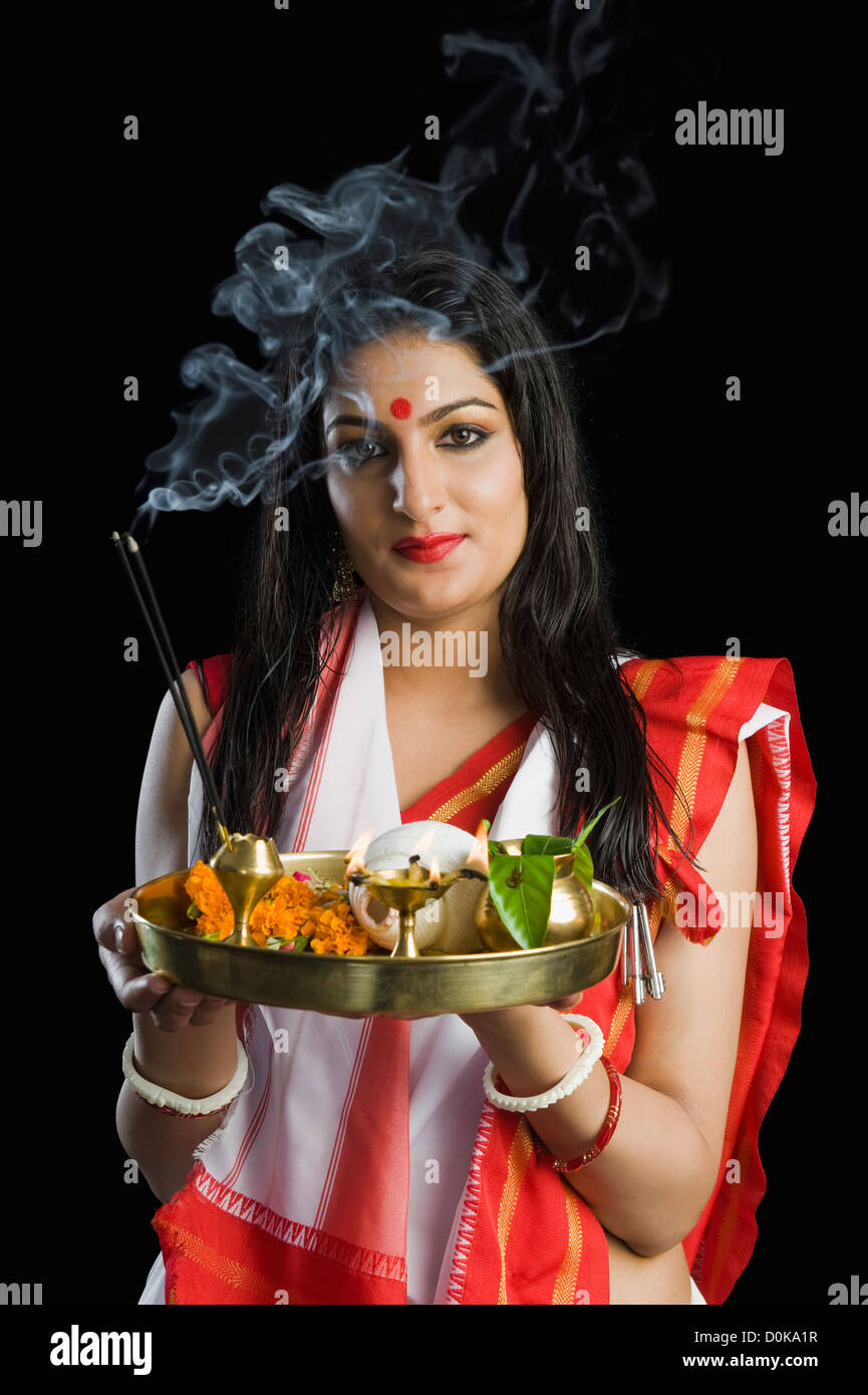 Bengali Woman Holding Conch Shell High Resolution Stock Photography and ...