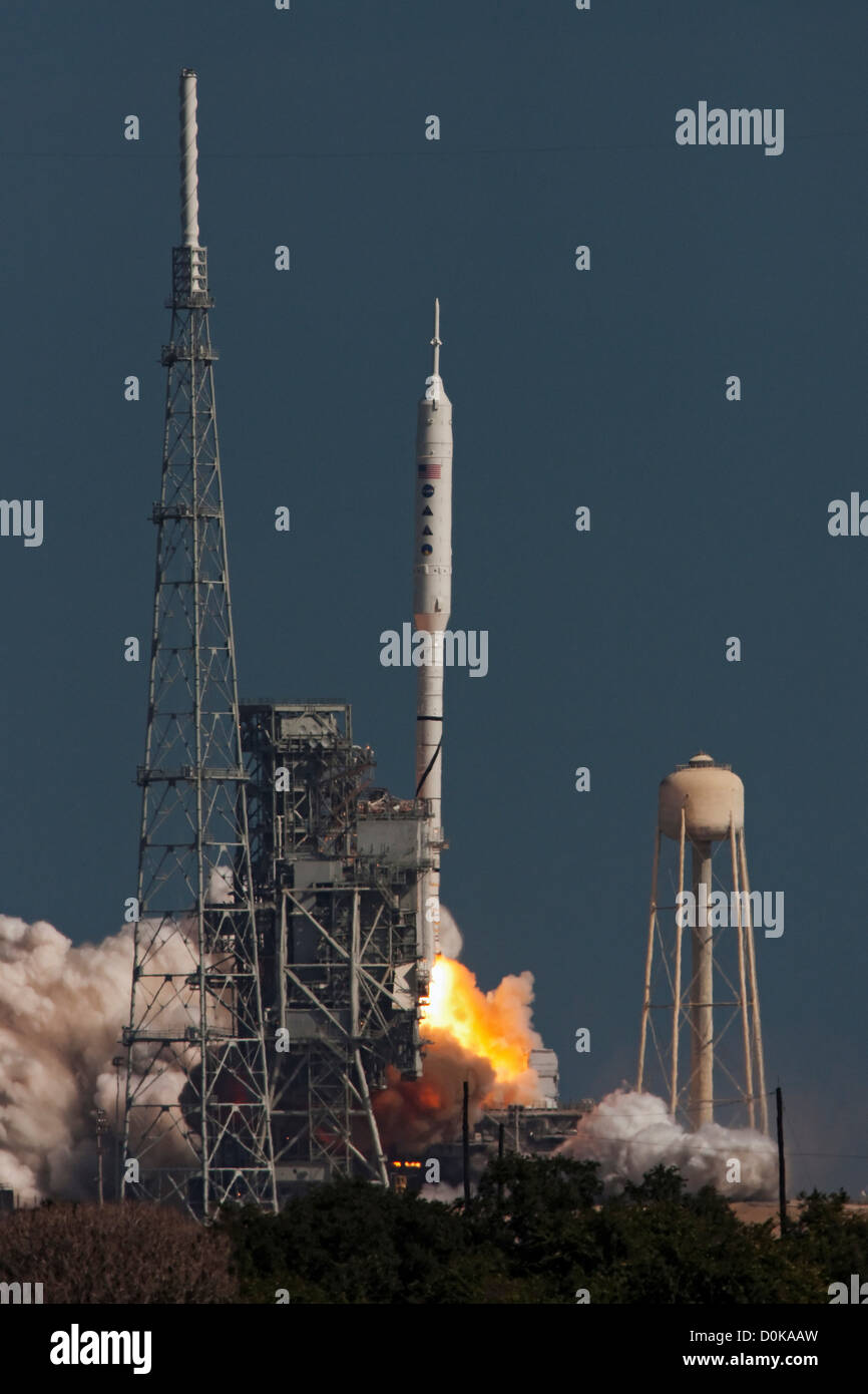 Ares I-X -- First Flight of a New Moon Rocket Stock Photo - Alamy