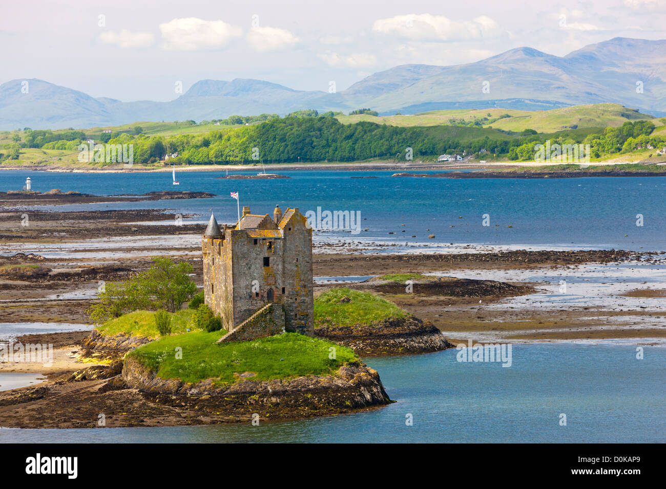 Castle stalker hi-res stock photography and images - Alamy