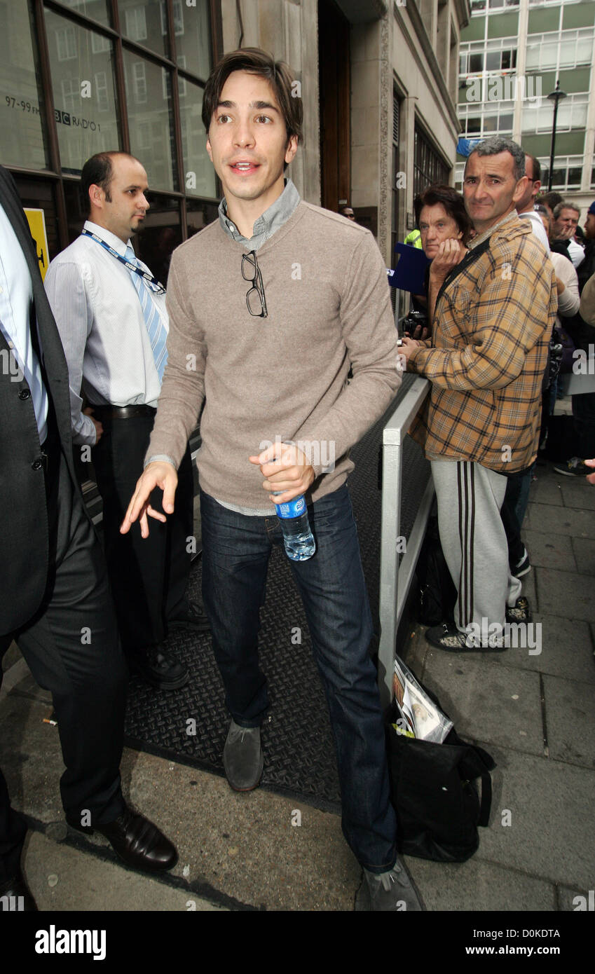 Justin Long outside the BBC Radio 1 studios London, England Stock Photo ...