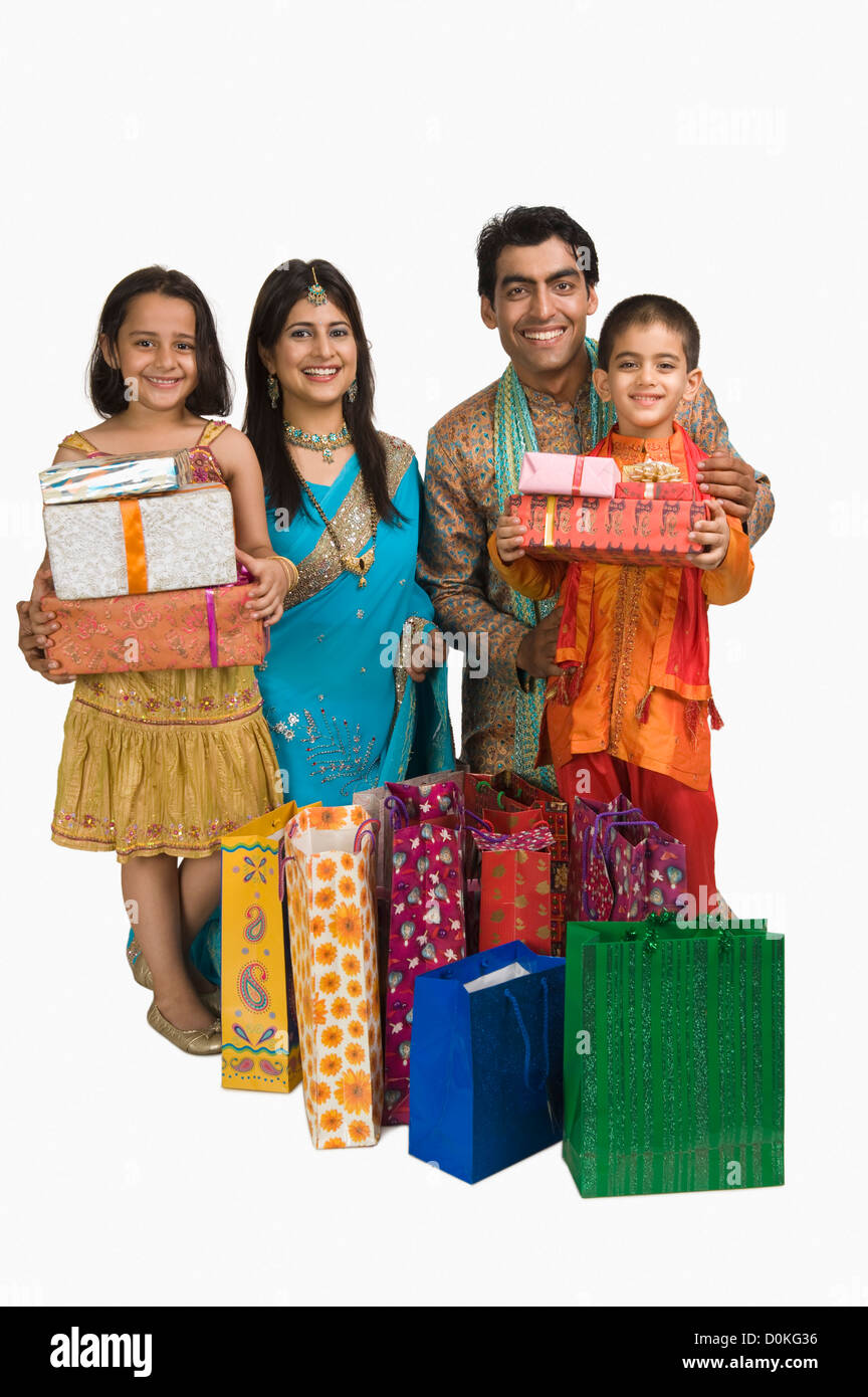 Indian family shopping bags hi-res stock photography and images - Alamy
