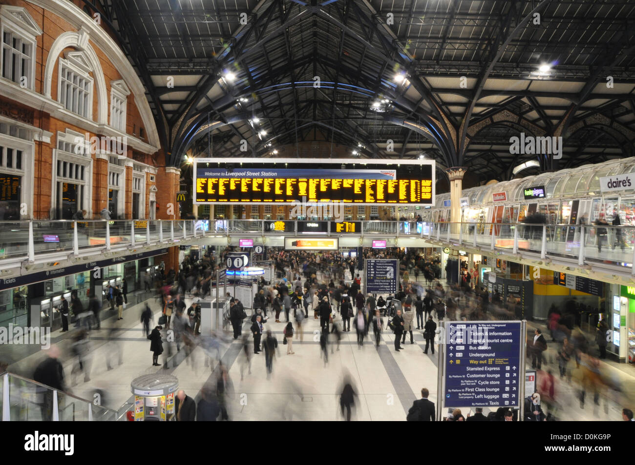 Liverpool street underground station hi-res stock photography and ...
