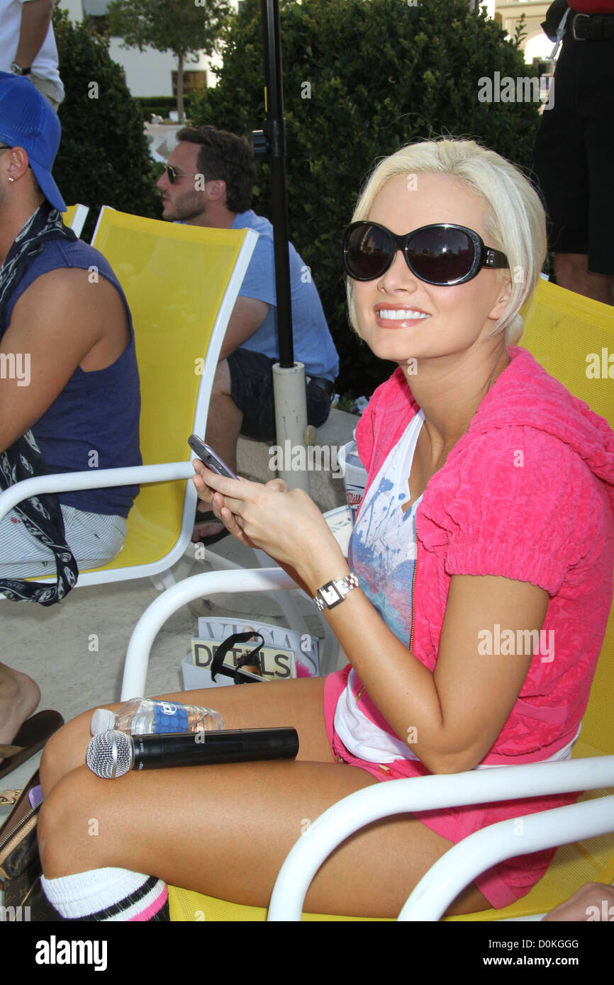 Holly Madison Holly Madison And The Peepshow Gang Host The Planet Hollywood Bikini Contest