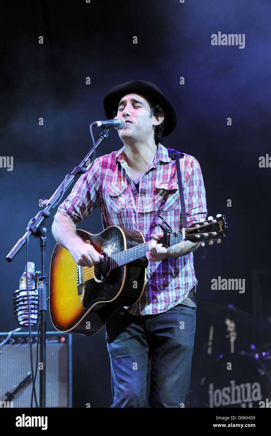 Joshua radin hi-res stock photography and images - Alamy