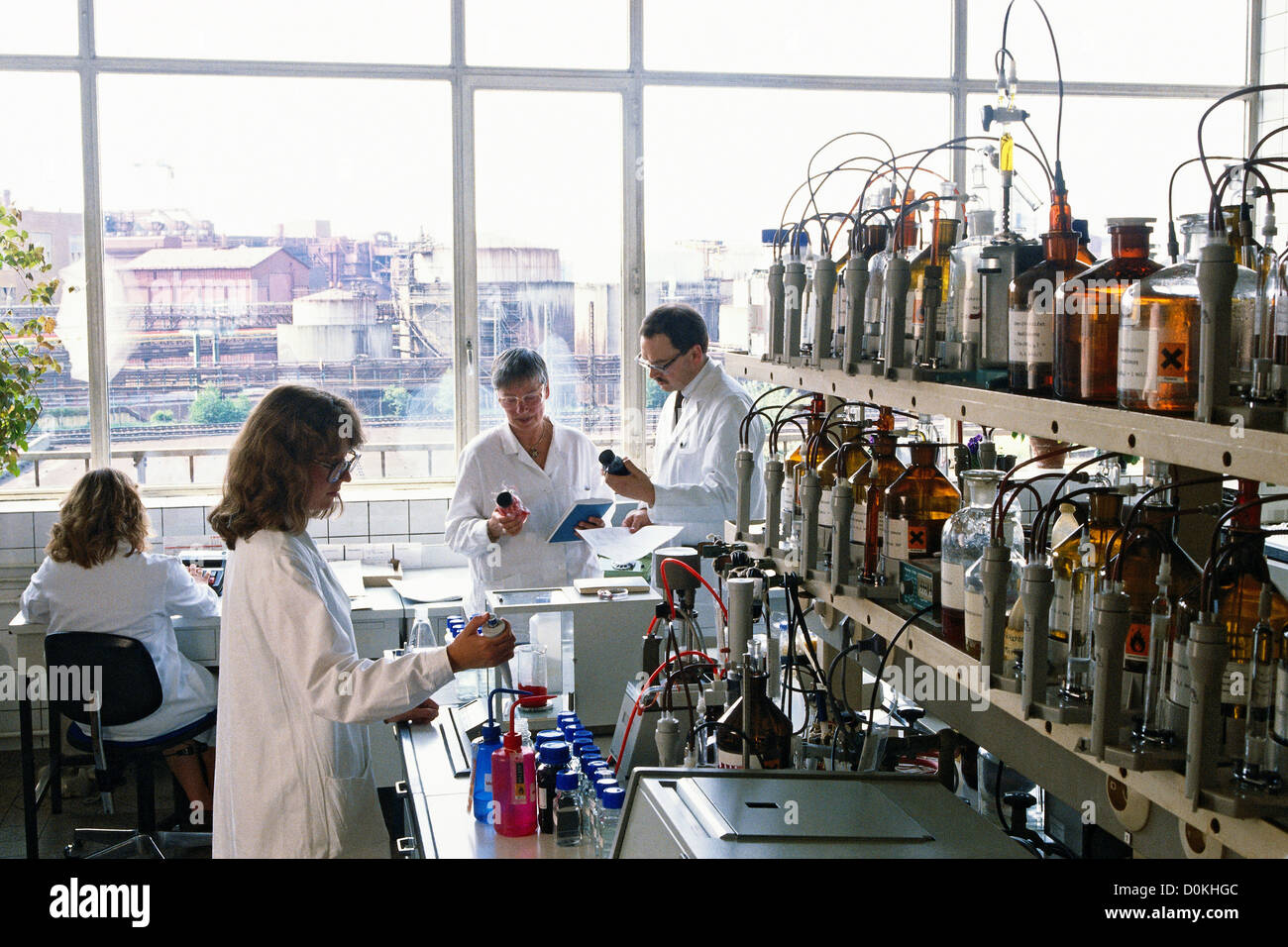 Chemist chemical factory hi-res stock photography and images - Alamy
