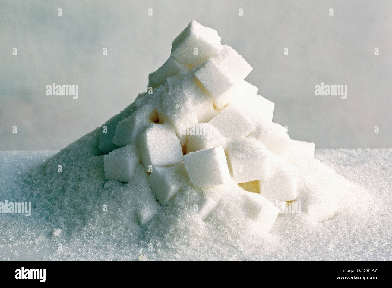 Granulated sugar and sugar cubes Stock Photo - Alamy